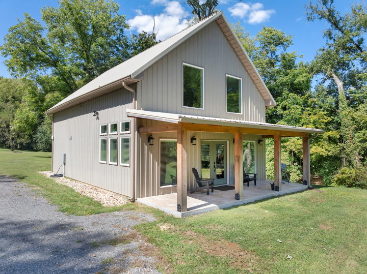Creekside Barndominium Retreat/ Peaceful Getaway - Columbia, TN