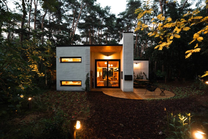 Sixties Boshuis Met Giga Aquarium En Osb-afwerking - Beerse