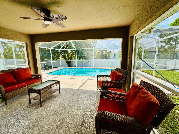 Salt Water Enclosed Heated Pool, 3bd 2bth Retreat - Lehigh Acres, FL