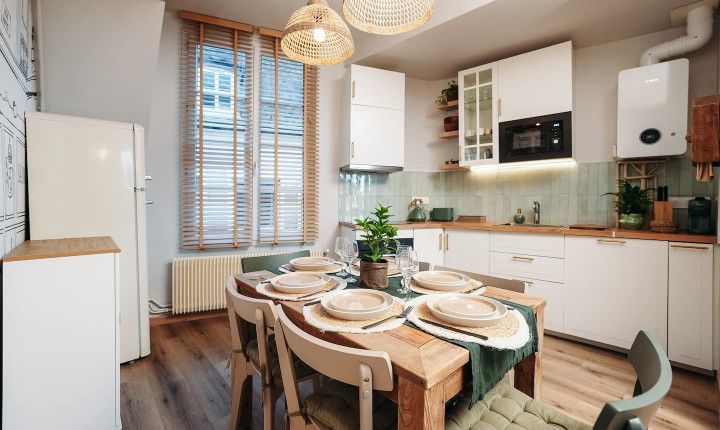 Charming Urban Retreat With City Views - Chartres