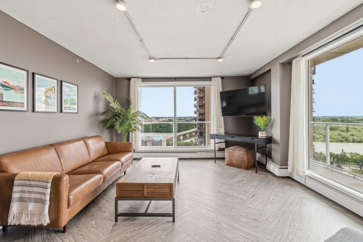 Cosmopolitan | Private Rooftop Patio | Ug Parking - Saskatoon