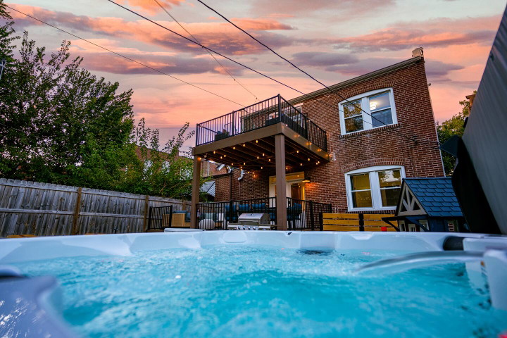 The Garden Glow-hot Tub, Game Room, Fire Pit, More - Saint-Louis, MO