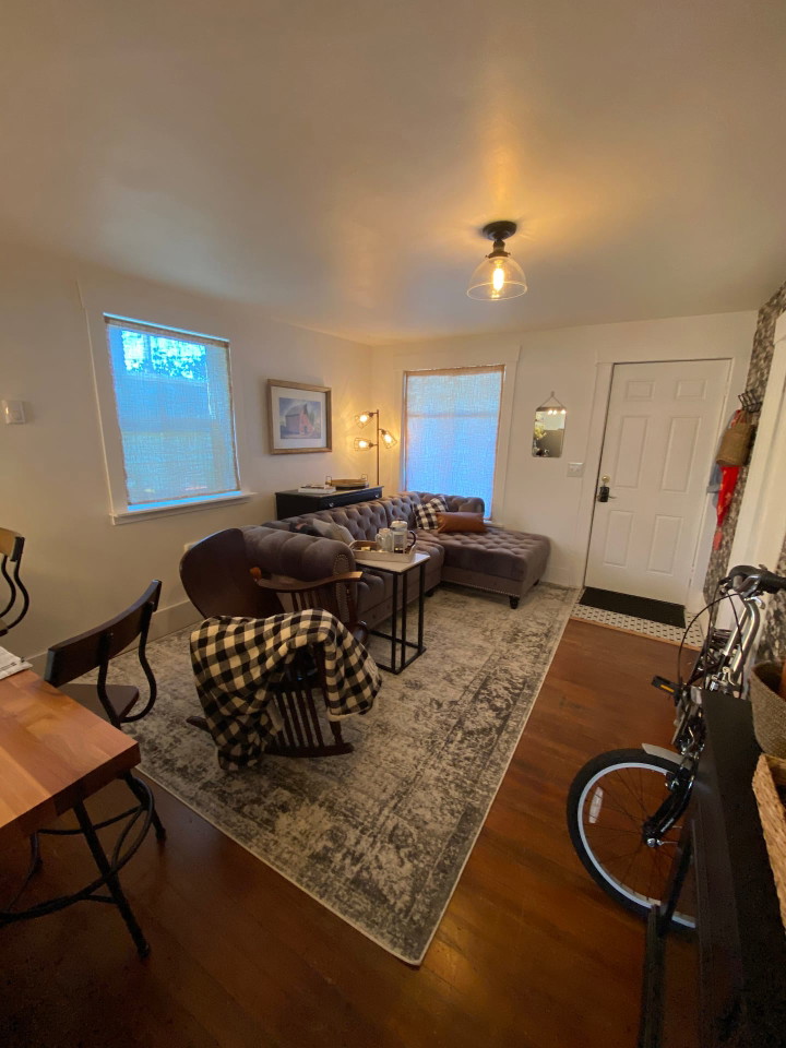 The 2-bedroom Farmhouse Cottage - Bremerton, WA