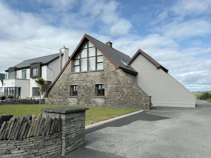 Dough Lodge  Fairway Views At Lahinch Golf Course - Lahinch