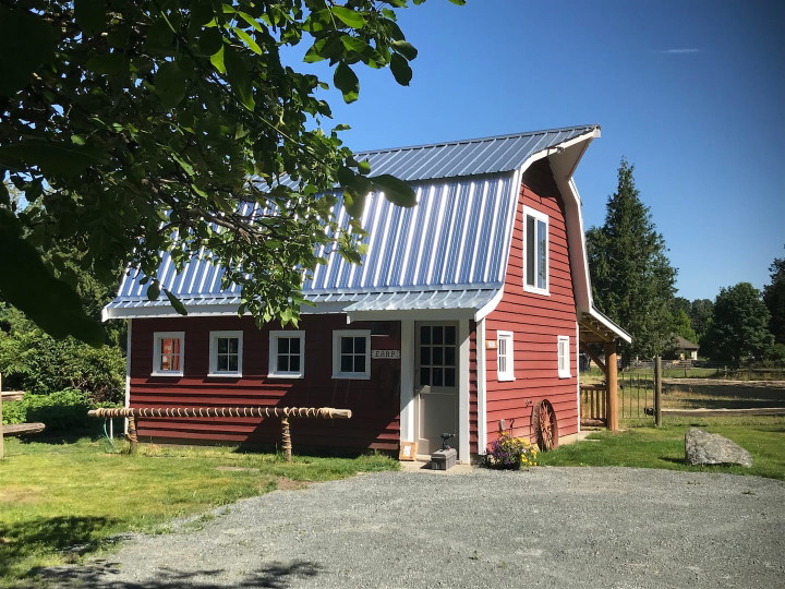 Stay In The Barn!  Bedroom In The Hayloft. - Canada