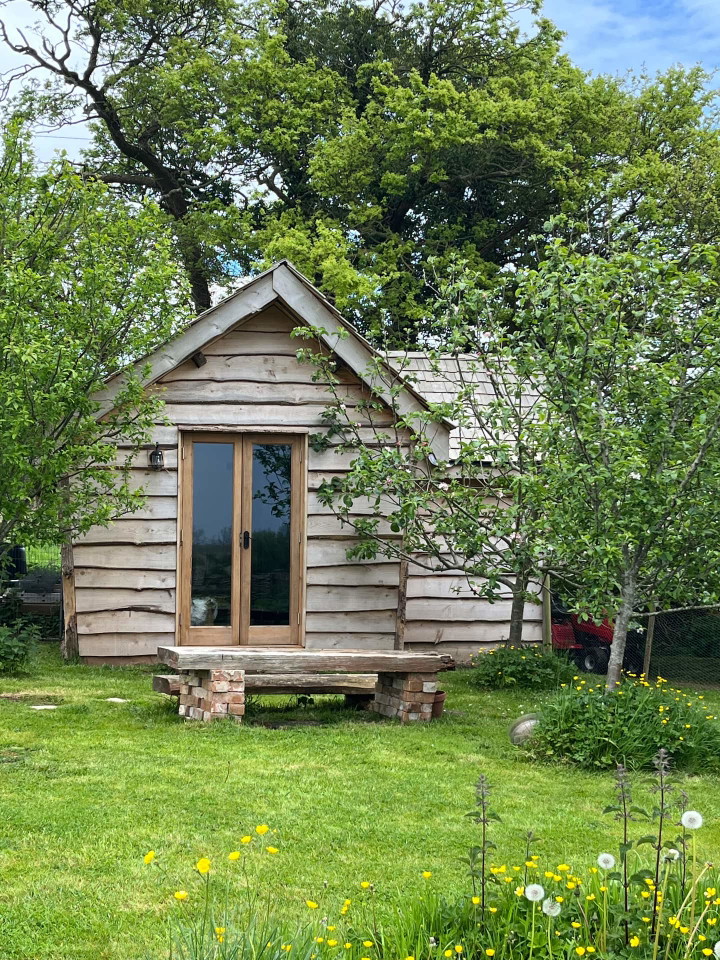 Romantic Witches Hut In Somerset - Glastonbury