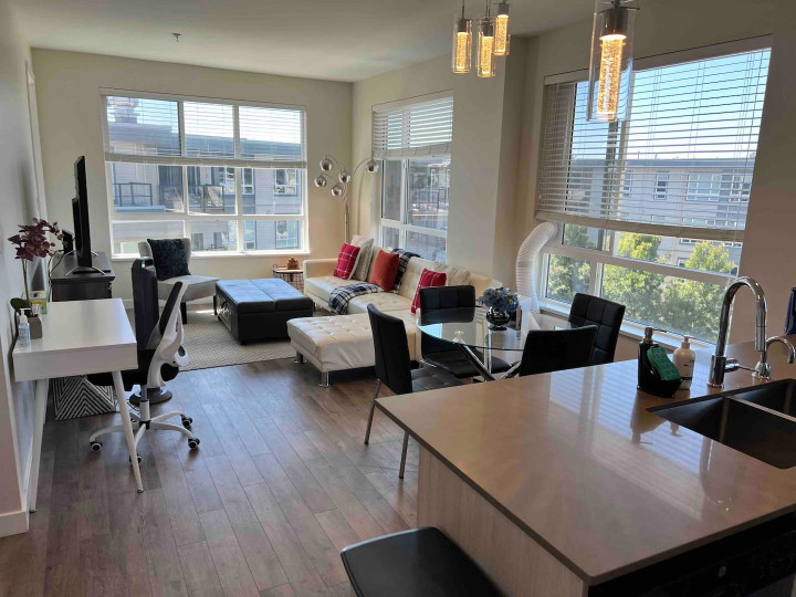 2b/2b Mtn. View Luxury Top Corner Unit - Burnaby