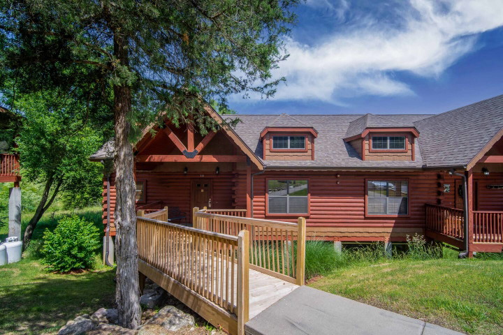 Peaceful Cabin With Screened-in Porch - Branson, MO