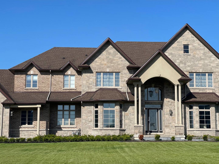 Manoir De 650 M², 6 Chambres, 1 Acre, Piscine, 12 Places De Parking - Ontario