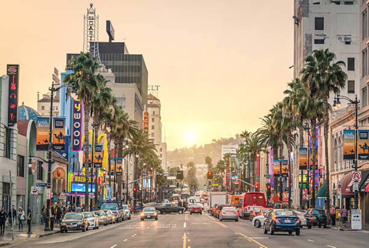 Chic & Pretty Walk Of Fame Apartment - West Hollywood, CA