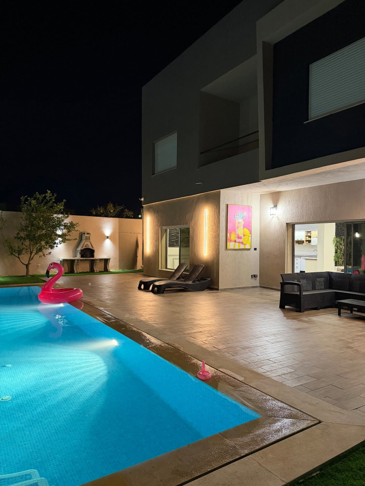 Villa Avec Piscine Et Jacuzzi - Tunis