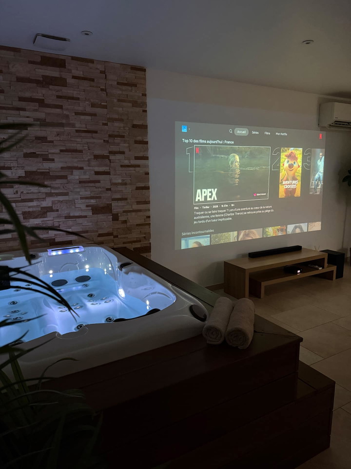 Exceptional Suite With Jacuzzi And Video Projector - Les Pennes-Mirabeau