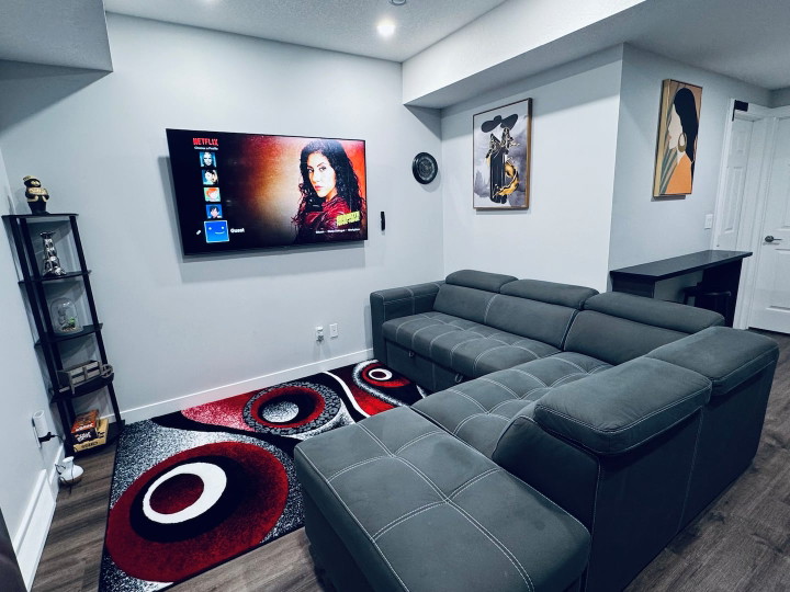 Clean & Stylish With A Gym - Minutes From Yyc. - Canada