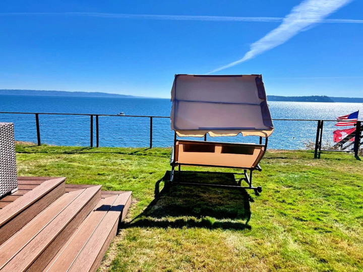 Luxury Bayfront Oasis W/beach Access!-6br, 8ba - Marysville, WA