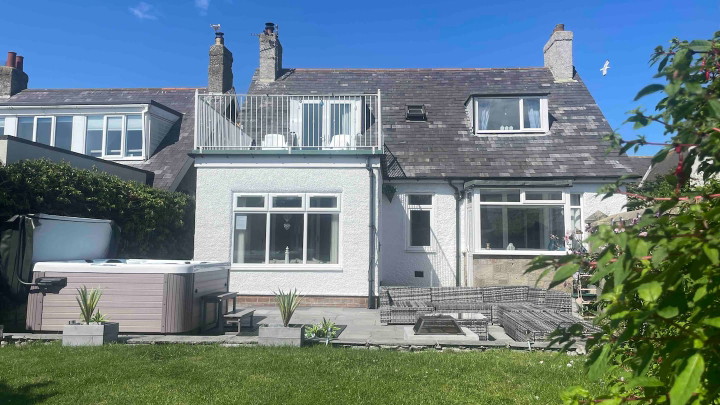 Ivy Cottage Seahouses Seaside Hot Tub Retreat - Bamburgh
