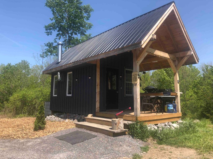 Bear Necessities Cabin - Belleville, Canada