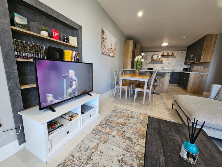 Five Star In The City With Free Parking -