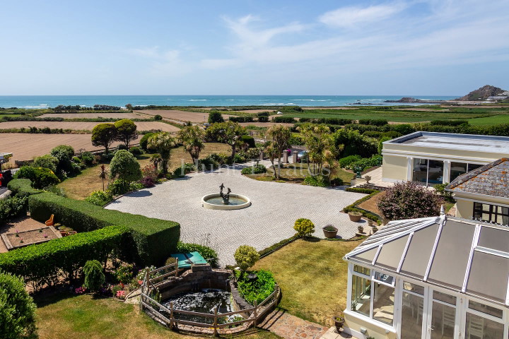 Coastal Family Home, Sea Views, Indoor Pool - Jersey