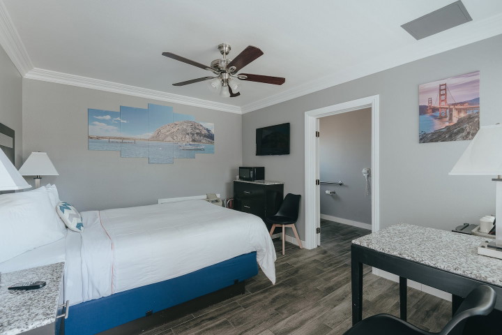 Downtown Deluxe Queen Room - Disability Access - Morro Bay, CA