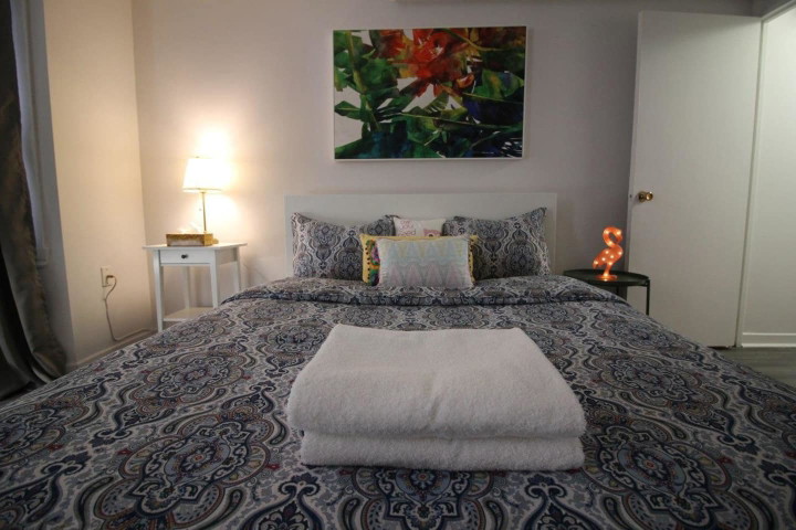 Simple & Central Montreal 1br Near Metro - LaSalle