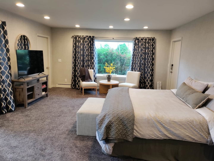 The Graphite Suite At Diamond On Seneca: King Bed - Finger Lakes, NY