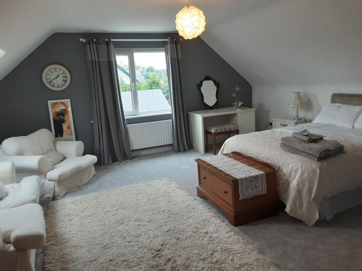 Large Bedroom Ensuite King-size - Westport