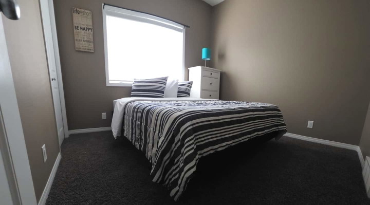 5-br Crew Housing - Private Game Room & Parking - Fox Creek