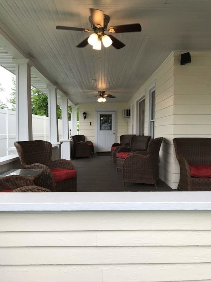 1 Bed 1 Bath Suite On Strip - Geneva, OH