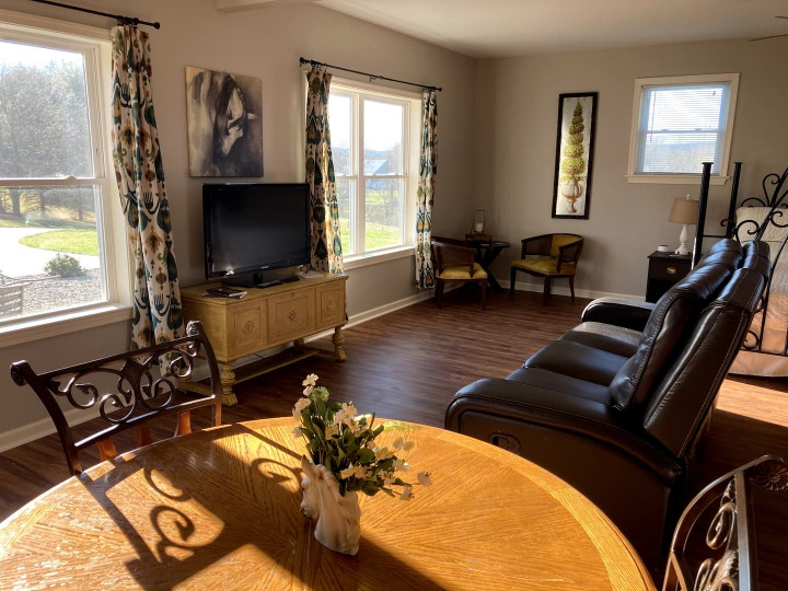 The Gray Mare, 1 Bed 1 Bath Private Guest Suite - Hershey, PA