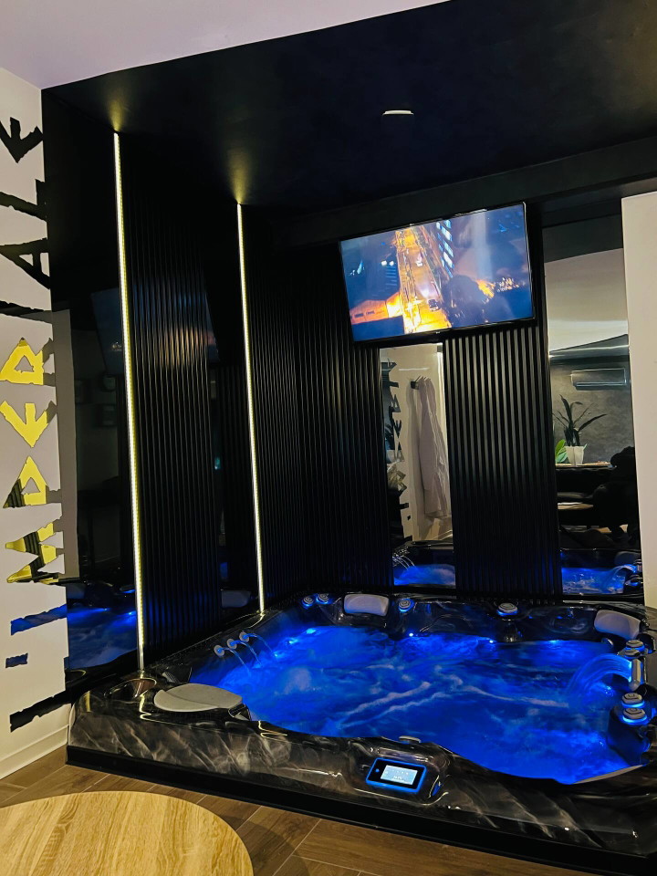 Limperiale Room Jacuzzi - Montbéliard