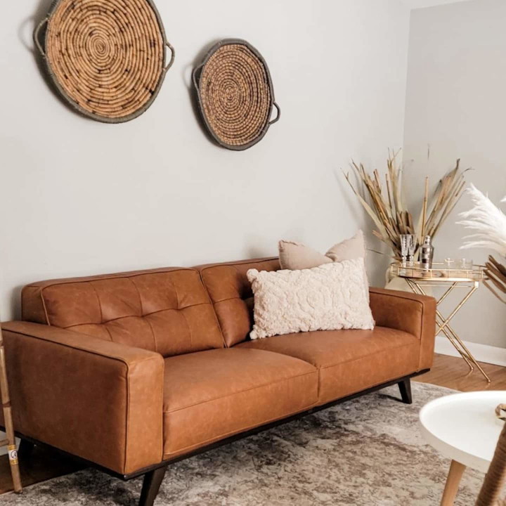 Bright Upper Suite | Fireplace | Near Downtown - Belleville