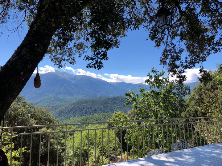 Seuls Au Monde - Un Mas Entier Face Au Canigou - Prades, France
