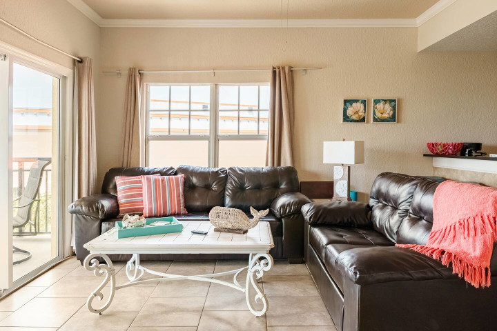 Enjoy Sunsets At 2br/2ba Condo At The Beach - Treasure Island, FL