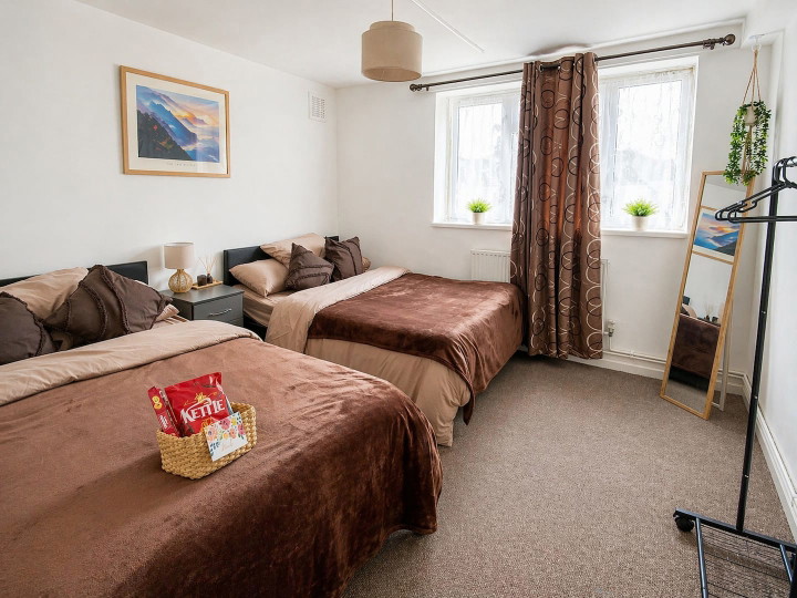 Cosy Flat, Barking, Near District Line Trains. - Ilford
