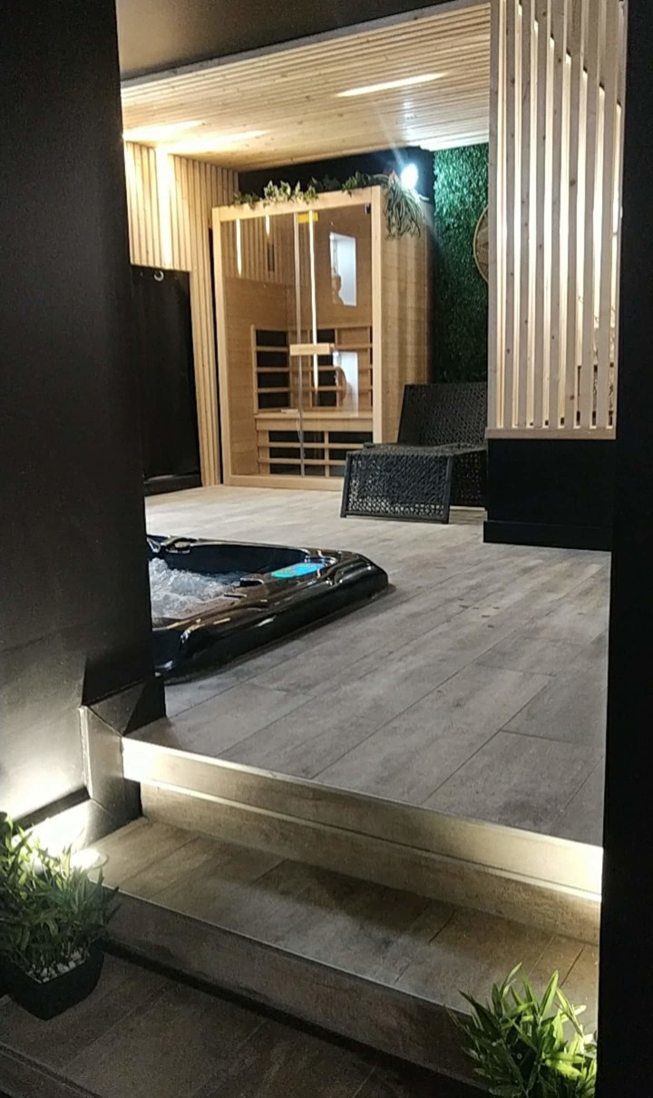 La Suite Grenoble Jacuzzi Et Sauna Privatif - Grenoble