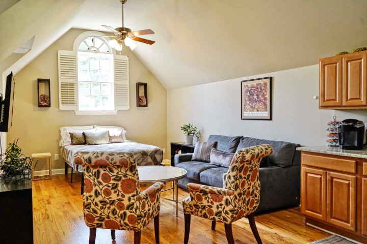 Guesthouse With Pool And Hot Tub Retreat - Alpharetta, GA