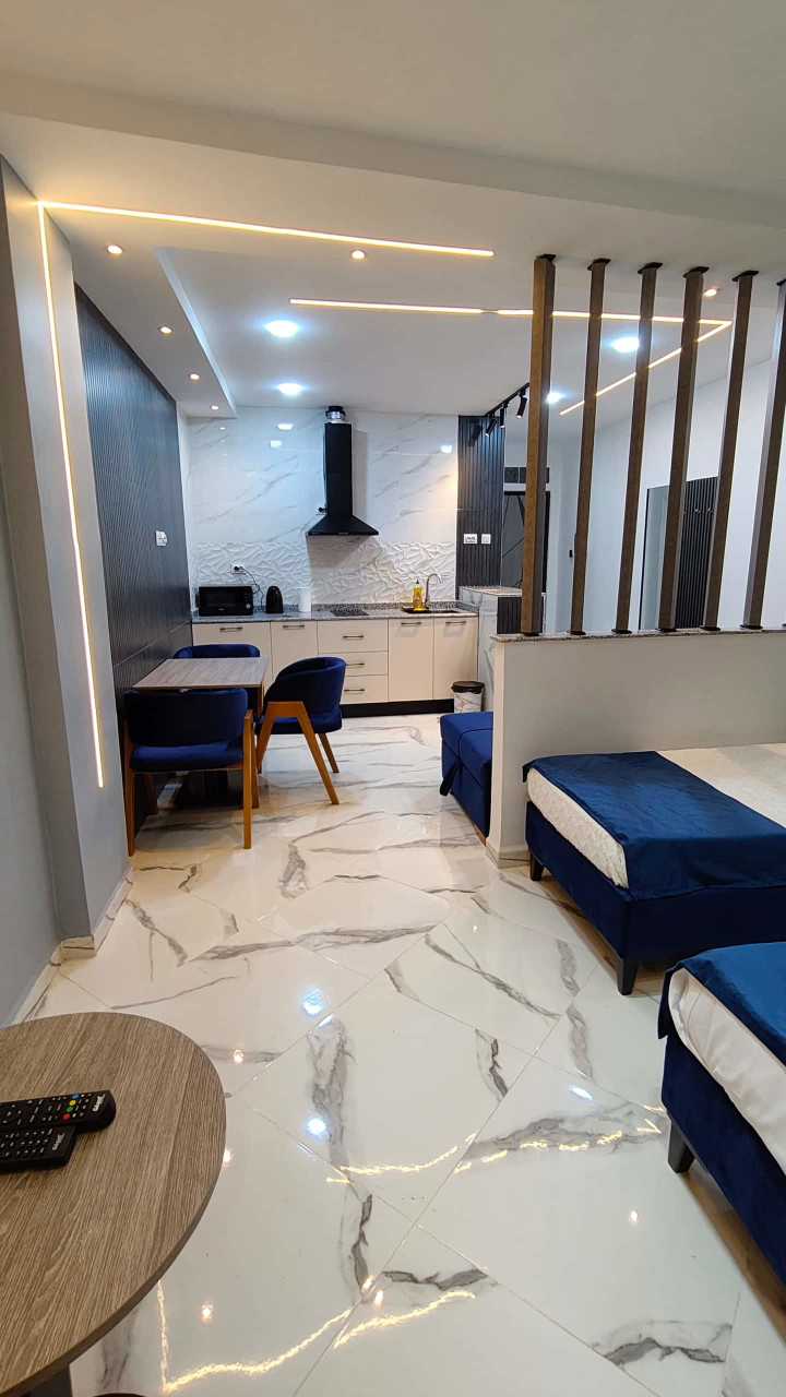 Petite Apparemment Bien éQuipée - Annaba