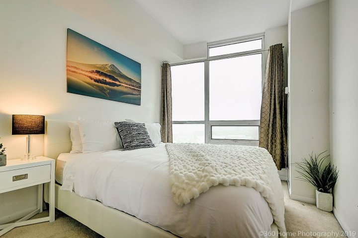 **30%off** Lake View Property ️ Of Downtown - Mississauga