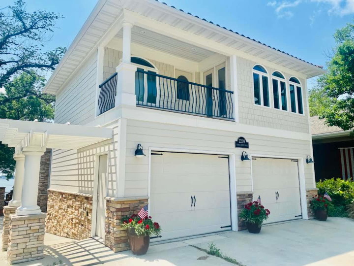 Lakehouse Villa On Clear Lake In Northern Iowa - Clear Lake, IA
