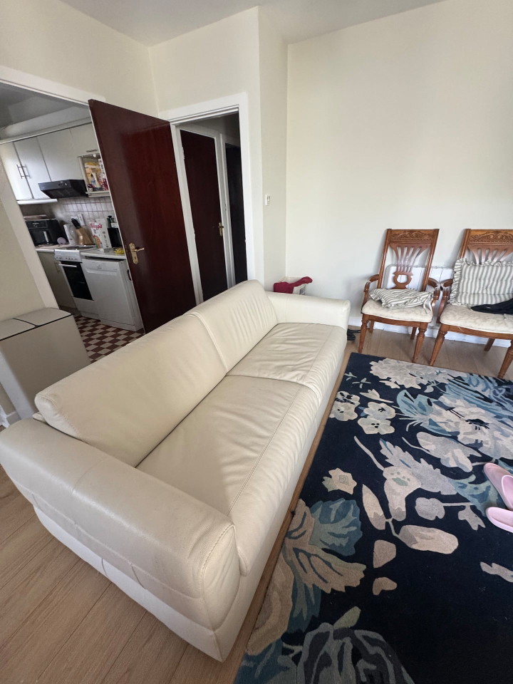 2 King Beds + Sofa Bed Beside Raheen Business Park - Limerick