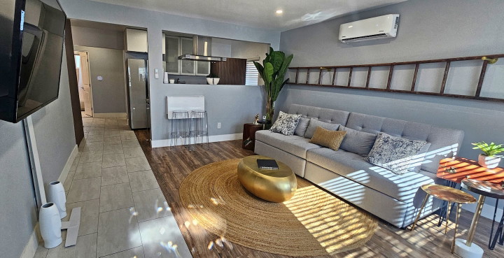 Peaceful Downtown Newhall Home - Santa Clarita, CA