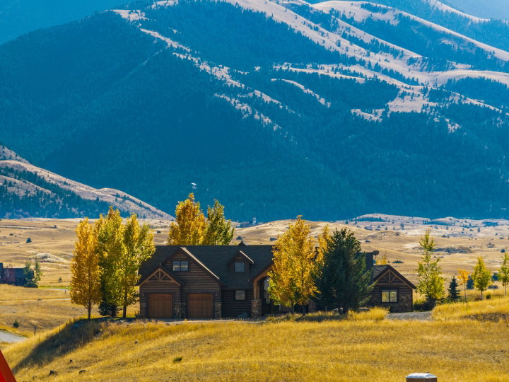Cowboy Lake Lodge · Close To Chico, Private Pond - Emigrant, MT