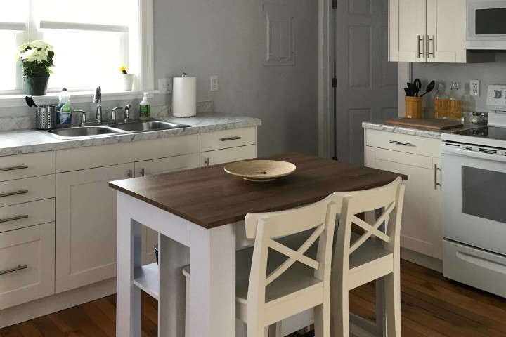 Bright Airy 2 Bedroom Apartment - Yellow Door - Viroqua, WI