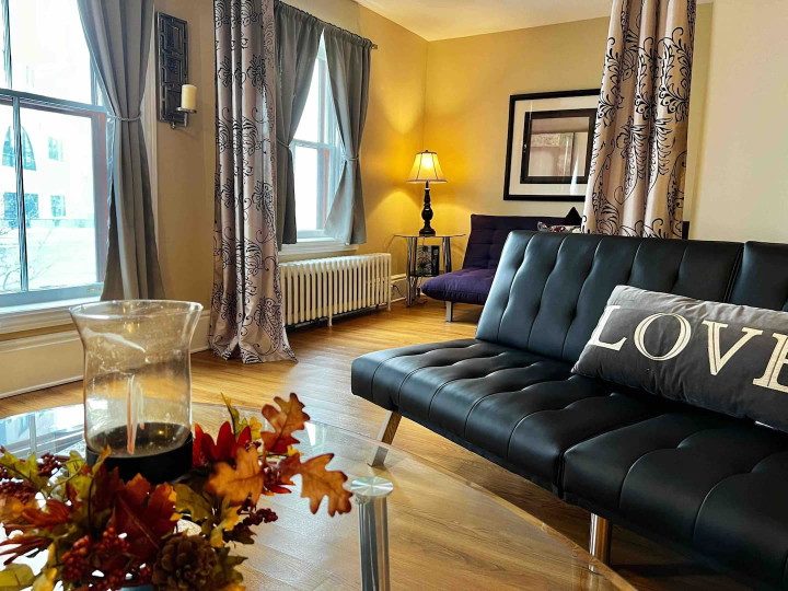 Gorgeous Apt In Heart Of Downtown - Kingston