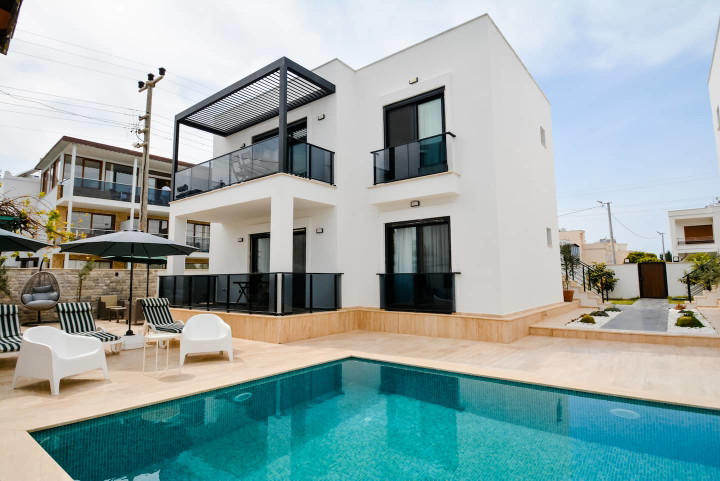 300m To Beach 2+1 Upstairs Flat With Pool A2 - Turgutreis