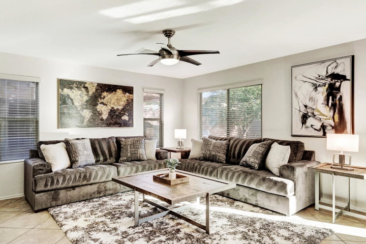 Spacious Desert Luxe - 4bd/2.5ba, Pool Table, Bbq - Phoenix, AZ