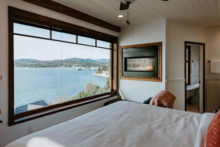 Eagle Suite Beach Hideaway - Sechelt