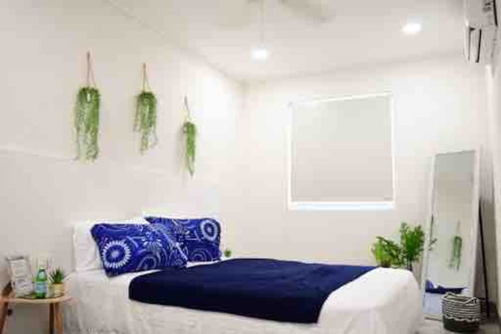 3 Bedroom Modern Cozy House With Free Parking Wifi - Barbados