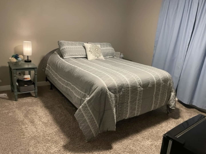 1 Bedroom/private Bath In New Green Bay Townhouse - Green Bay, WI