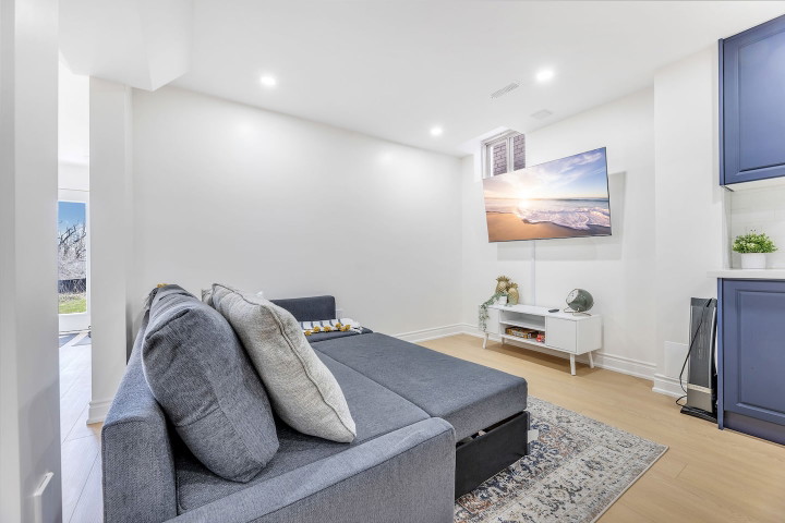 Aqua Cove: Modern Apt 2b/1b, 5g, Kitchen, Parking! - Pickering